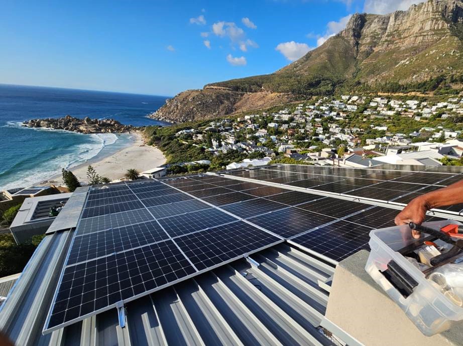 Residential Installation: Grid-tied Hybrid PV Solution